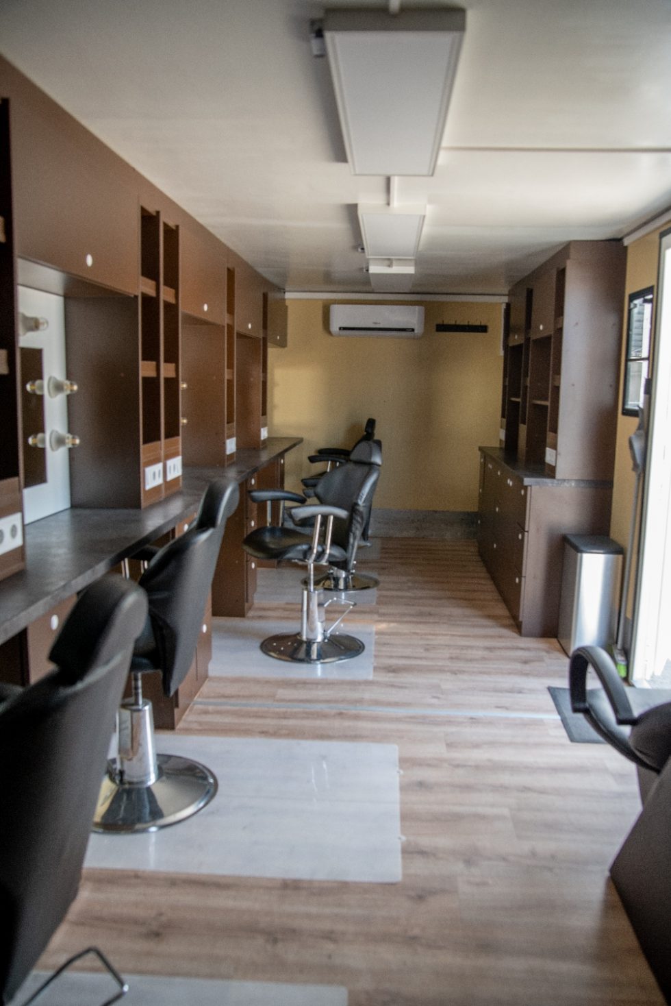 6 positions makeup truck | ORIGO Rentals